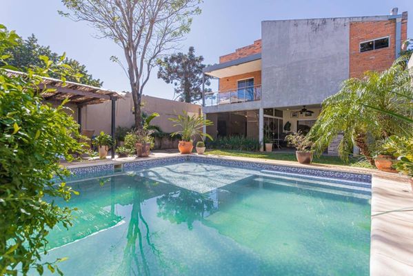 HERMOSA CASA DE 3 DORMITORIOS EN SUITE - BARRIO MBURUCUYA. Ref #V72914 - infocasas.com.py