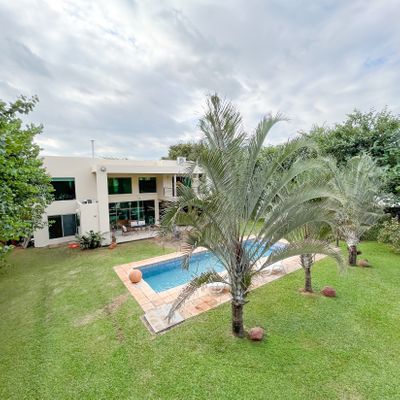 ALQUILO IMPONENTE CASA EN BARRIO CERRADO. Ref #WD3512 - infocasas.com.py