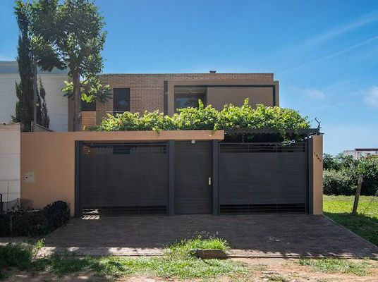 VENDO DÚPLEX DE TRES DORMITORIOS EN MBURUCUYÁ . Ref #F12E47