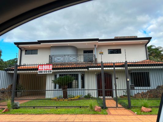 Alquiló Casa Zona Mburucuya . Ref #J7E7C3