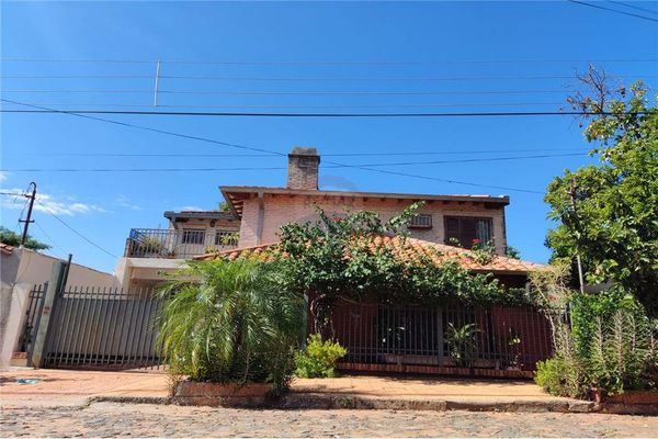 Amplia Casa de 5 Dormitorios en Barrio San Pablo. Ref #B7C47E - infocasas.com.py