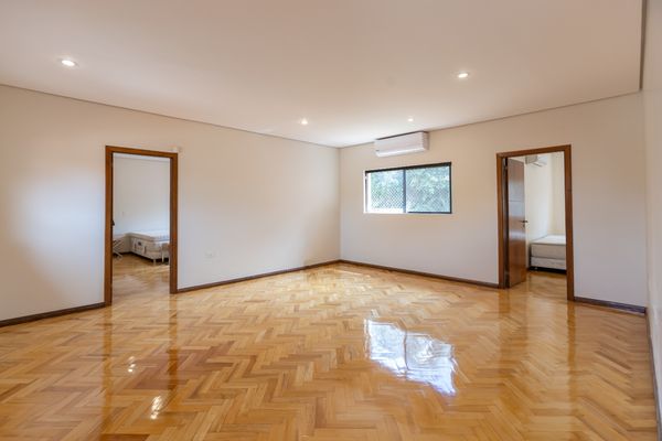 Alquilo Amplia Casa En Condominio Cerrado. Mburucuya. Ref #VA3973