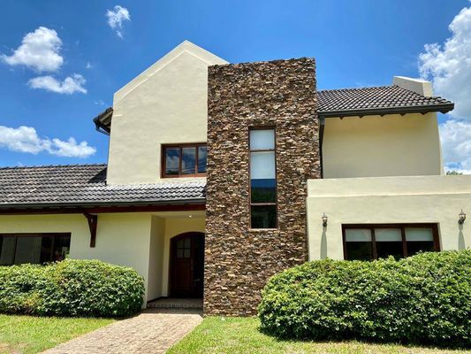 VENDO HERMOSA RESIDENCIA EN LAMBARE - ZONA YACHT Y GOLF CLUB. Ref #H75A76 - infocasas.com.py