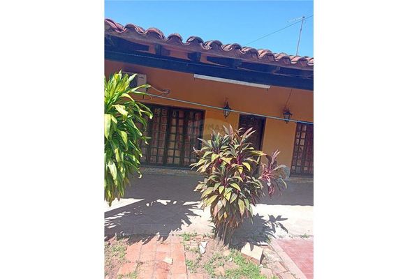 VENDO CASA EN LOMA PYTA. Ref #K53B35 - infocasas.com.py