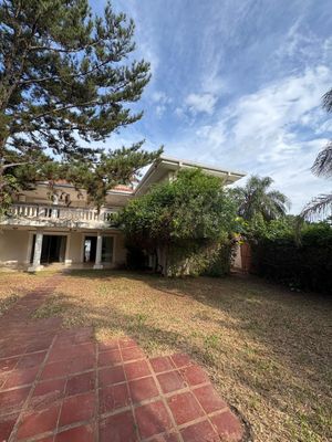 ALQUILO AMPLIA RESIDENCIA Barrio Mcal Estigarribia - entorno super residencial. Ref #P21283 ...