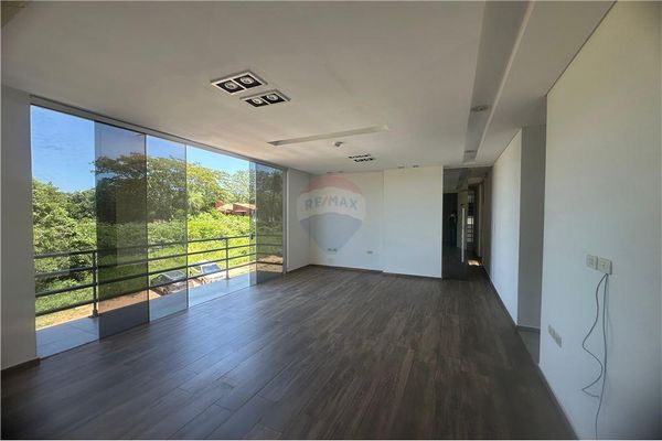 Alquilo departamento de 3 dormitorios zona Yacth. Ref #S403F0