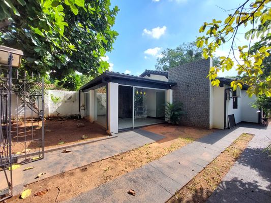 ALQUILO AMPLIA CASA EN B° VILLA AURELIA. Ref #IFCC78 - infocasas.com.py