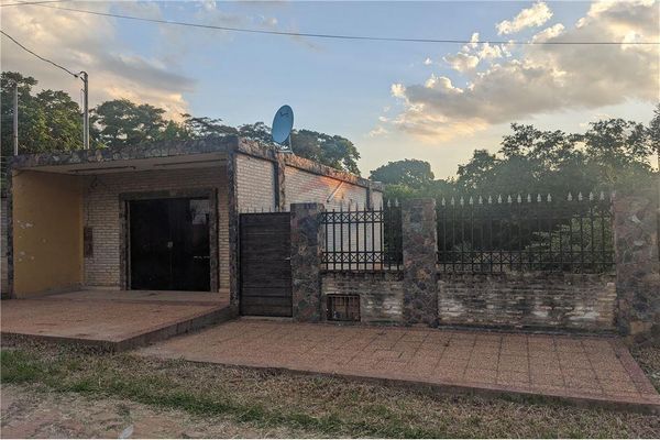 OFERTA TERRENO CON CASA A DEMOLER A PASOS DE LA TRANSCHACO. Ref #XA0F03 - infocasas.com.py