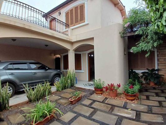 Vendo Casa En Barrio Hipodromo. Ref #G72688 - infocasas.com.py