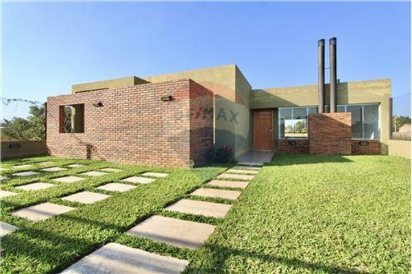 Hermosa casa a estrenar en San Ber-Puerta del Lago. Ref #AE1BA8 - infocasas.com.py