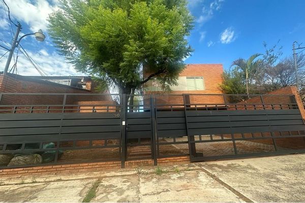 VENDO HERMOSA CASA EN LAMBARÉ. Ref #K4B515