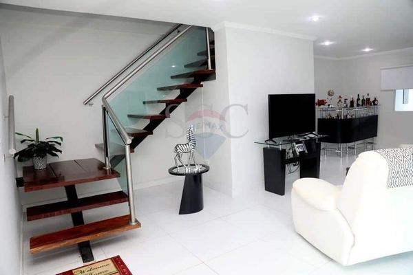 VENDO AMPLIA CASA EN BARRIO HERRERA. Ref #U20A0A - infocasas.com.py