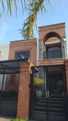 ALQUILO HERMOSA CASA EN BARRIO HERRERA. Ref #V3AB62 - infocasas.com.py