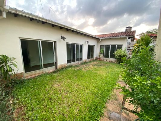 ALQUILO CASA PARA OFICINA, CONSULTORIO,SPA . BARRIO JARA. Ref #D4045F - infocasas.com.py