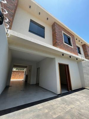 ALQUILO HERMOSO DUPLEX EN LOMA MERLO-LUQUE. Ref #RCCED7 - infocasas.com.py