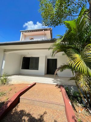 ALQUILO AMPLIA CASA DE 977 M2 ZONA VIRGEN DEL HUERTO. Ref #J56DCD