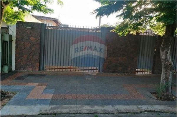 Alquilo hermosa y amplia casa en Fernando de la Mora zona Sur. Ref #TA697F - infocasas.com.py