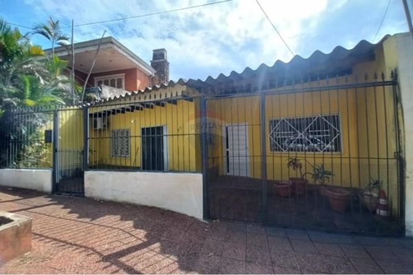 ALQUILO CASA EN BARRIO JARA ASUNCION. Ref #U381D8