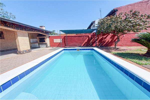 ALQUILO CASA CON PISCINA ZONA UMAX. Ref #NCF286 - infocasas.com.py
