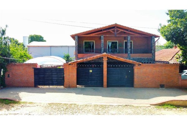 En venta hermosa casa en Mariano Roque Alonso. Ref #C8B42A