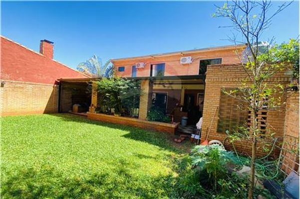 casa estilo moderno zona cuarto barrio luque . Ref #N5669F - infocasas ...