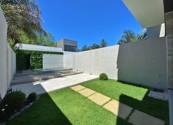 ALQUILO HEROMOSA CASA MINIMALISTA EN MBURUKUJA. Ref #EC9926 - infocasas.com.py