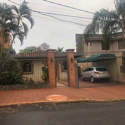 CASA en Barrio Herrera - Para Inversión. Ref #I82130 - infocasas.com.py