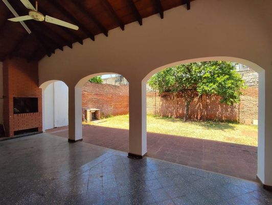 VENDO - ALQUILO CASA EN VILLA AURELIA ASUNCION. Ref #MAA69F - infocasas.com.py