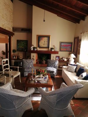 Vendo Hermosa Residencia. Barrio Los Laureles. Cod: LG. Ref #O6DC1