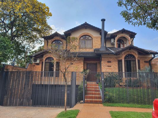 Vendo Hermosa Residencia En El Barrio Mburucuya. Ref #XA8414