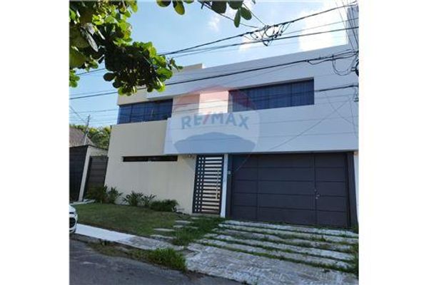 Vendo Dúplex con piscina en el barrio Carmelitas de Asunción. Ref #XED13C - infocasas.com.py