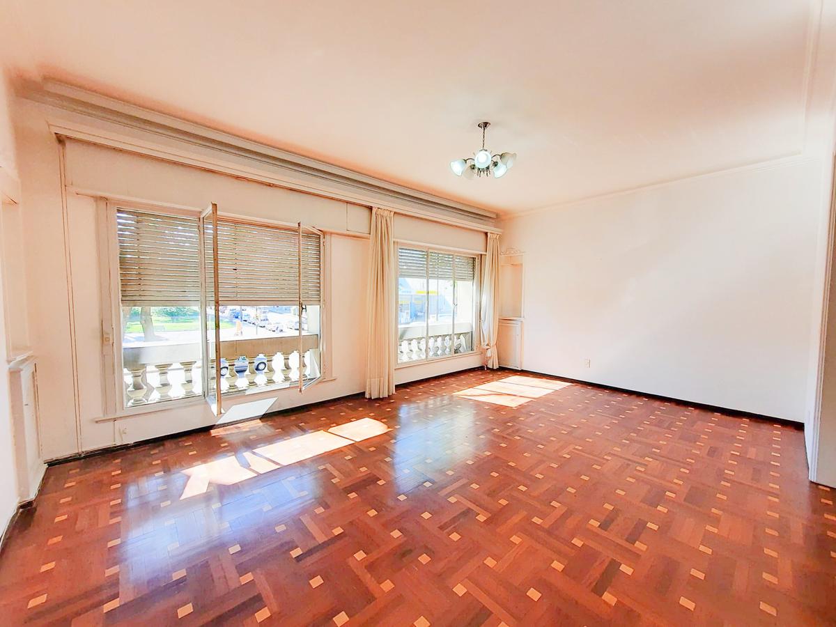 Apartamento de estilo. 3 dormitorios y servicio Garage Pocitos. Ref #Q8847C - infocasas.com.uy