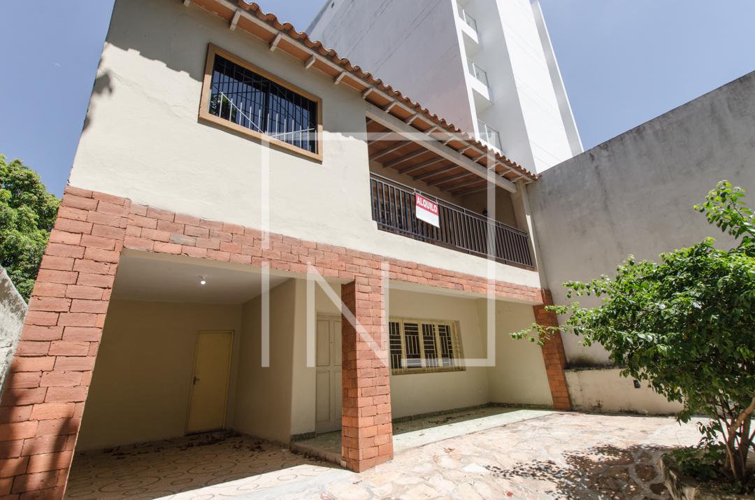 Alquilo casa para oficina en el Barrio Mburicao. Ref #EBEFD6 - infocasas.com.py