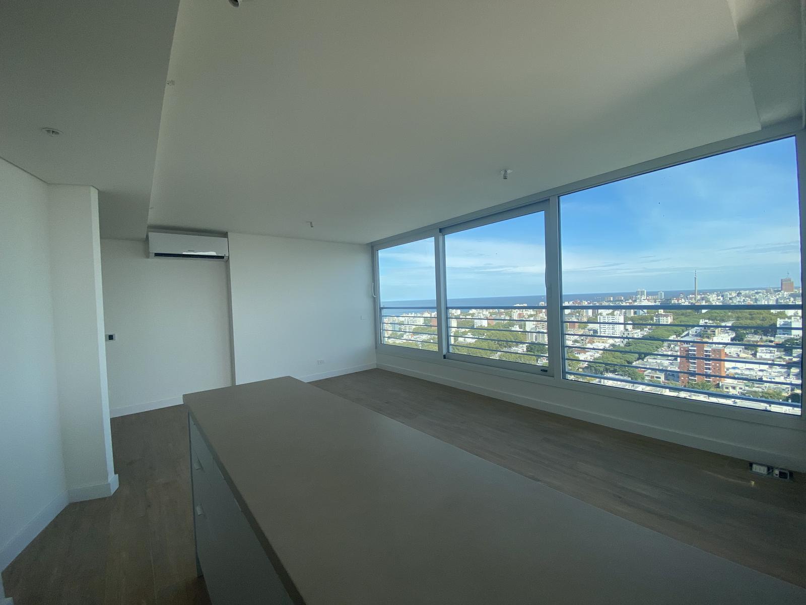 Venta Apartamento en Edificio JOY Montevideo, 3 Dormitorios, 3 Baños, Terraza.. Ref #Z4DC89