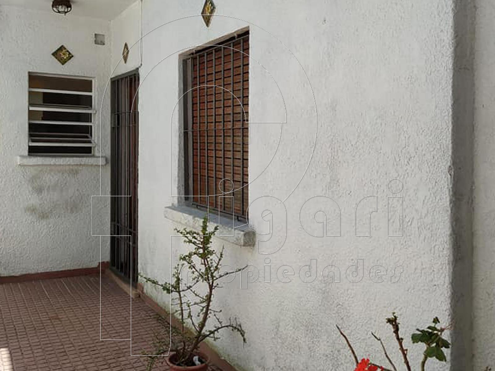 VENTA PH EN PLANTA BAJA, 2 DORMITORIOS Y PATIO - Brazo Oriental. Ref # ...