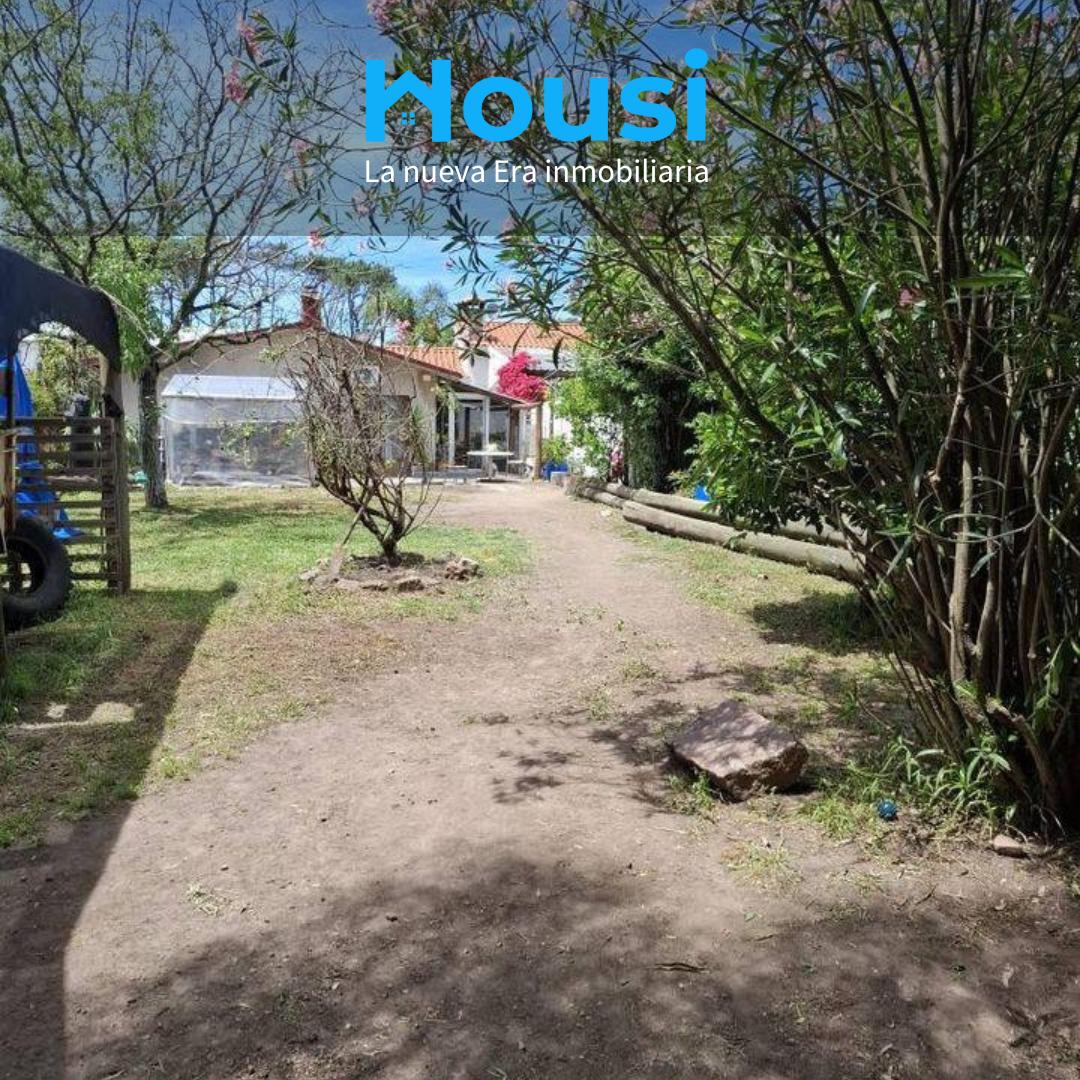 VENDO casa 3 DORMITORIOS, 2 BAÑOS. A 1 CUADRA DE LA PLAYA, CON GRAN TERRENO. EN EXCELENTE ...