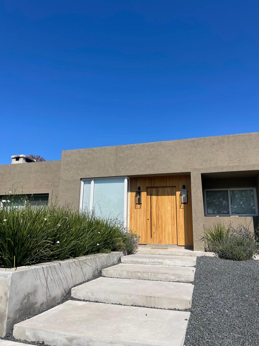 Casa en venta 3 dormitorios en Lomas de la Tahona.. Ref #U44DEF - infocasas.com.uy