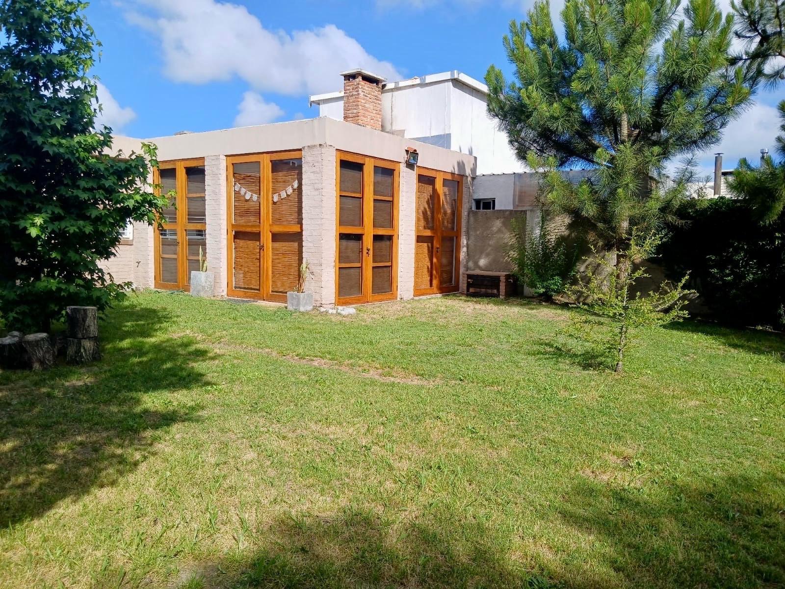 ALQUILER CASA SOLYMAR CIUDAD DE LA COSTA 3 DORMITORIOS JARDIN RECICLADA MUEBLES OPCIONAL. Ref # ...