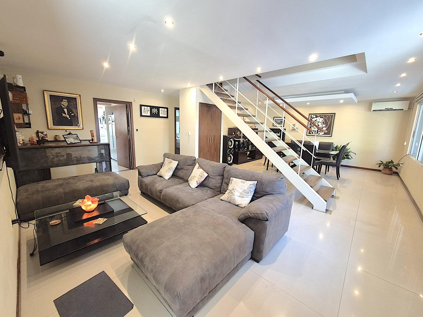 Casa en Venta 6 Dormitorios 4 Baños Patio Piscina Parrillero Garaje x 3 Punta Gorda. Ref #PF3CBB