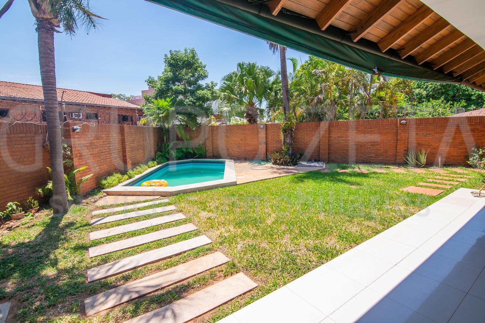 Vendo Hermosa Casa En Los Laureles. Ref #Z6D1C9 - infocasas.com.py