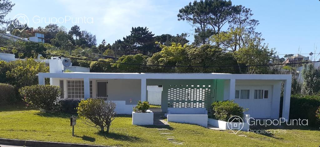 Casa de 3 Dormitorios a pasos del mar Alquiler Anual y Temporal - Punta Ballena. Ref #ZC886C ...