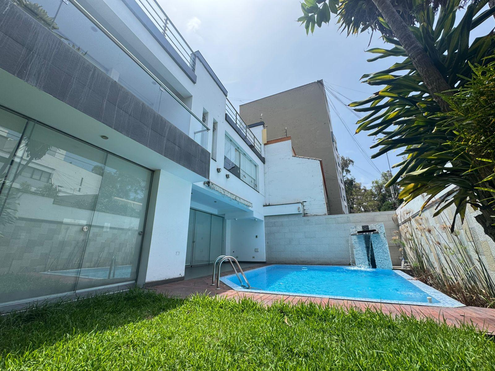 VENTA CASA CON PISCINA EN ZONA EXCLUSIVA CORPAC - SAN ISIDRO. Ref #LC8ABE - infocasas.com.pe