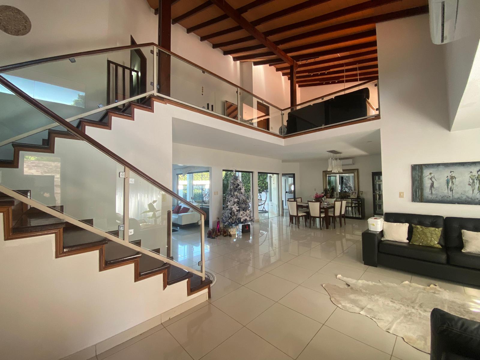 VENDO LUJOSA CASA EN MBURUCUYA. Ref #H4BC9D - infocasas.com.py