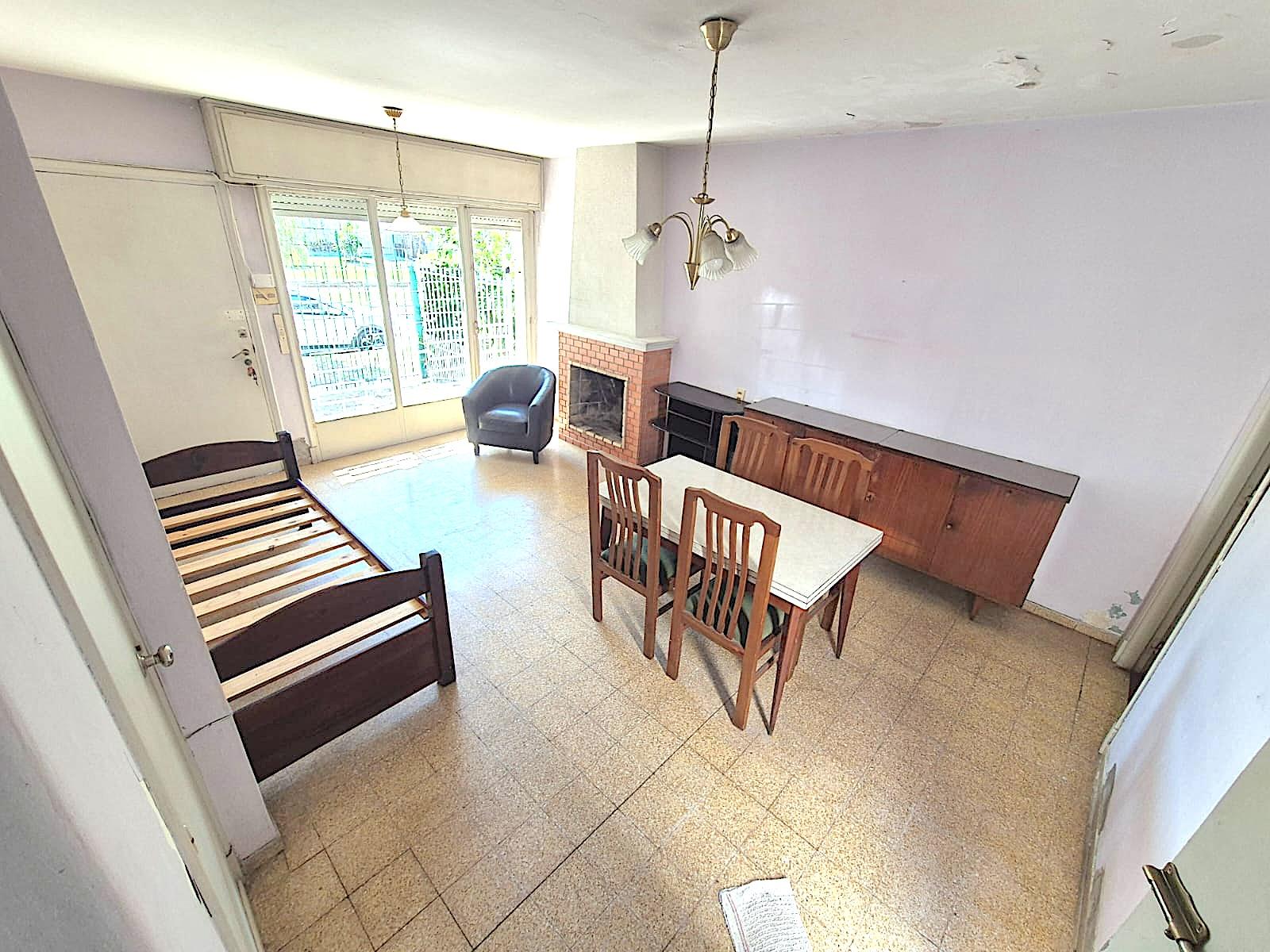 Casa en venta a reciclar 3 Dormitorios Jardín Patio Estufa a leña Garaje Malvín. Ref #S5F8C5